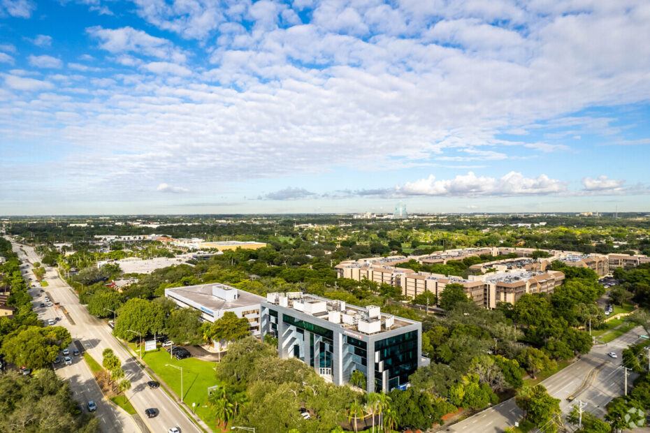 Ganot Plaza - Adler Properties